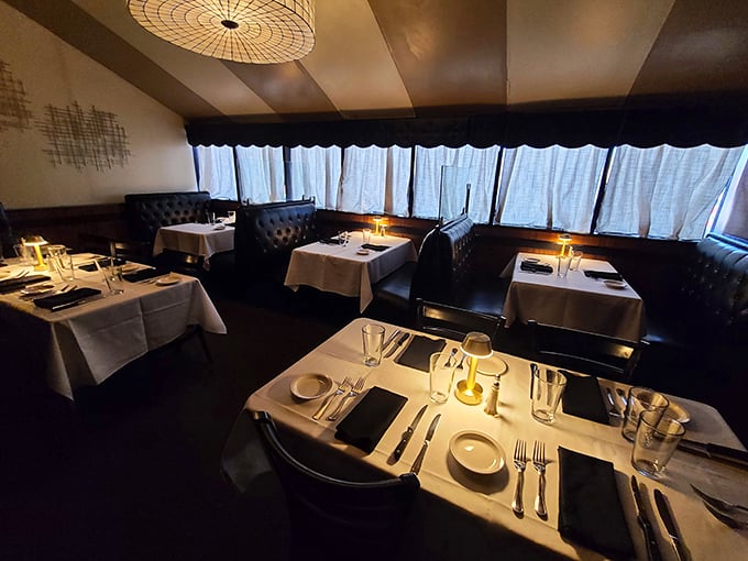 Leather booths, white tablecloths, and perfectly dimmed lighting – this isn't trendy ambiance, it's the real deal that's been perfected over decades of memorable meals.