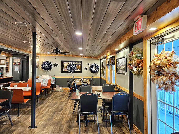 Step inside and time slows down. Wood-paneled walls, country-chic decor, and tables arranged for both privacy and community—the diner equivalent of a warm hug.