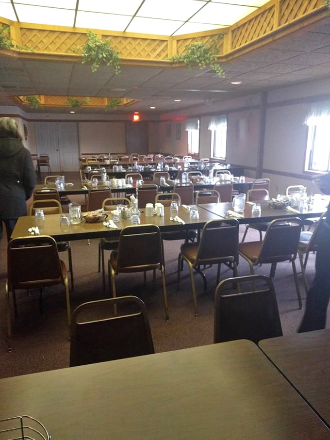 The banquet room awaits its Friday night crowd. Simple tables set for serious eating – no white tablecloths needed when the food's this good.