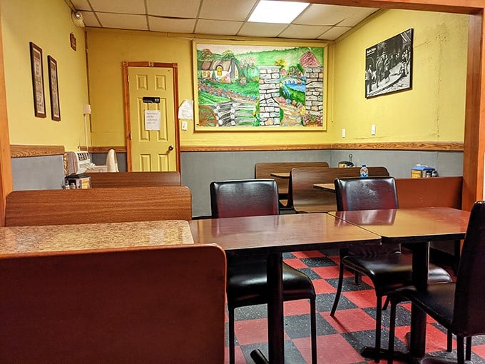 Simple surroundings let the food do the talking. That mural isn't just decoration; it's foreshadowing the Italian journey your taste buds are about to take.
