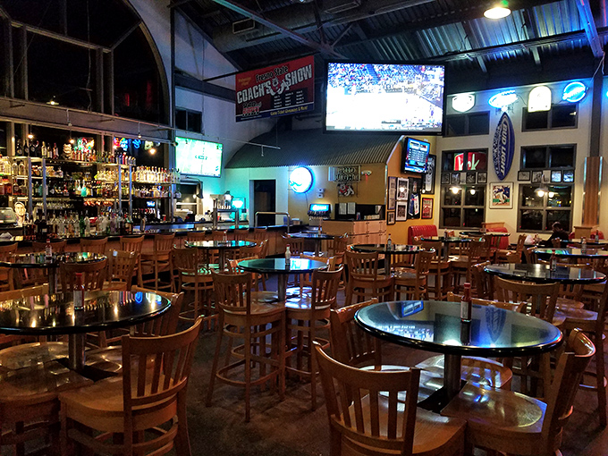 Where sports fans and food lovers unite – the interior buzzes with conversation, clinking glasses, and BBQ anticipation.