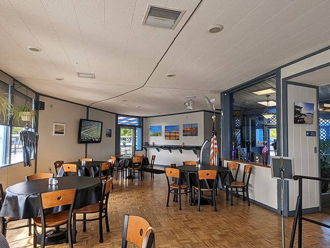 Relax with a drink and enjoy the view at The Point Restaurant. This comfortable space is perfect for any occasion.