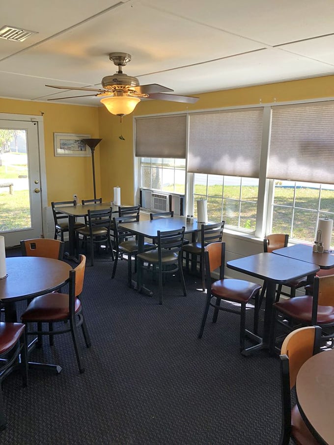 Sunshine-yellow walls and simple furnishings tell you everything you need to know: this place prioritizes what's on your plate, not what's on their walls.