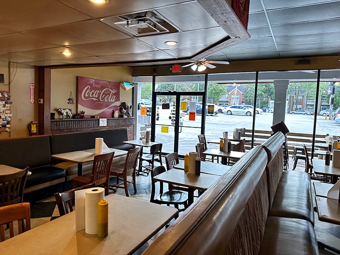 Simple wooden tables, bench seating, and a vintage Coca-Cola sign – this no-frills interior puts the focus squarely where it belongs: on the food.