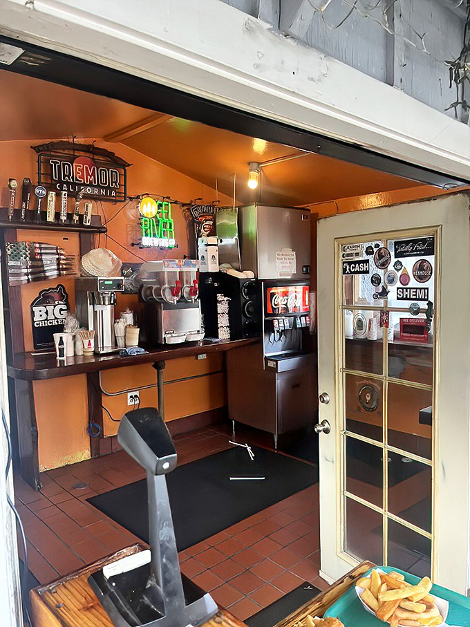 Step inside to a world where fancy décor is sacrificed for what matters most: the perfect fry station and cold drinks ready for thirsty seafood lovers.