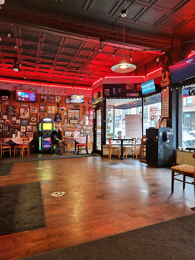 Part music museum, part BBQ temple – where rock and roll meets dinner rolls in perfect harmony.