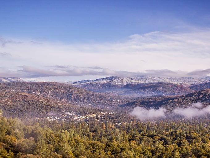 Nature's morning show doesn't require a subscription – just a window and an appreciation for Sierra Nevada splendor. 