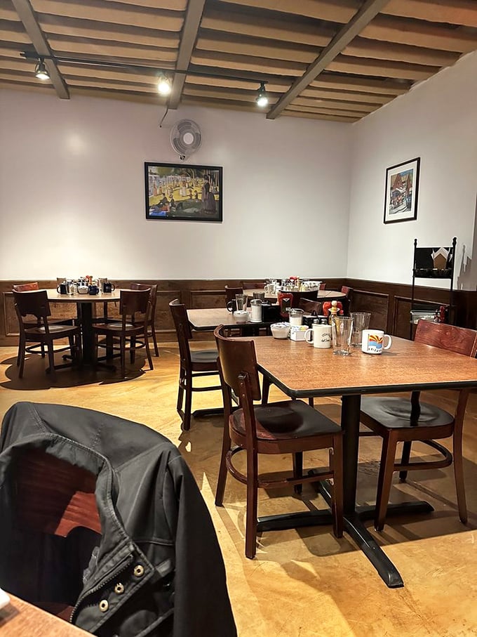 Exposed wooden beams and warm lighting create that rare atmosphere where you feel instantly at home, even before the coffee arrives.