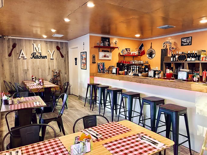 Inside, "Amy's Kitchen" isn't just signage—it's a declaration. Those checkered tablecloths aren't decorative choices; they're time machines to countryside bistros in Provence.