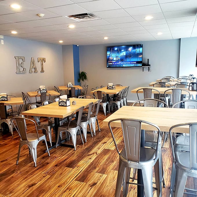 Clean lines, wooden tables, and that metal "EAT" sign on the wall – as if you needed any encouragement once those aromas hit your nostrils.