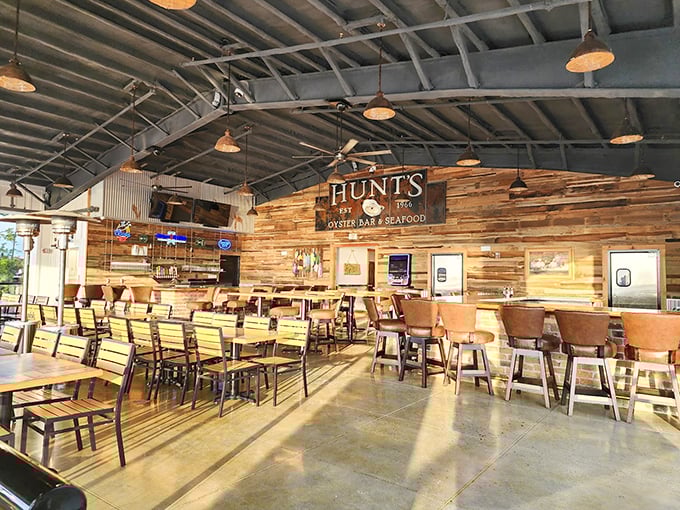 Inside, rustic wooden planks and simple furnishings let you know priorities are straight: the star attraction here is what's on your plate, not fancy décor.