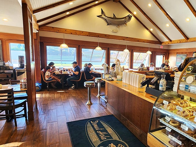 Rustic wooden beams, mounted fish, and the promise of carb-laden bliss – this is Florida breakfast heaven in its natural habitat.