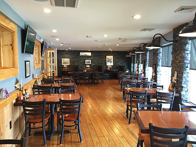 Warm wooden floors, stone accents, and just the right lighting. Max's interior feels like that friend's house where everyone always wants to gather.