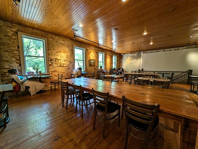 Exposed brick walls, wooden ceiling beams, and tables that have hosted a thousand conversations – this is where breakfast dreams and caffeine needs unite.