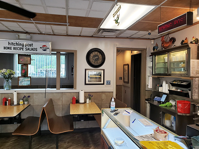 Step inside and time slows down. This no-frills interior says everything about priorities: less on décor, all on the chicken.