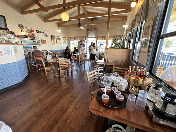 Wooden beams, local art, and that half-blue wall – the dining room feels like breakfast at your coolest aunt's house.