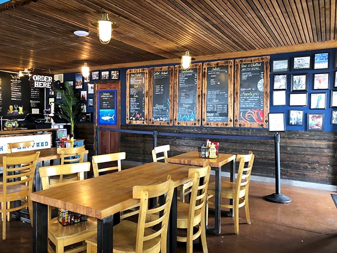 Wooden planks, nautical lighting, and chalkboard menus—this isn't maritime cosplay, folks. It's the real deal, where fishermen and foodies break bread together.