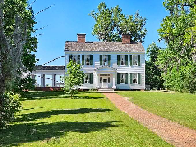 Southern charm personified – the Gregory House stands as elegantly today as it did in the 1800s, minus the hoop skirts and mint juleps.