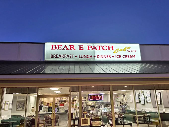Bear E Patch Cafe West serves breakfast that would make Goldilocks forget all about porridge—this place gets it just right.