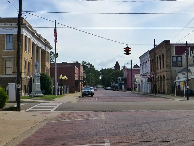 Jefferson's brick-paved streets tell stories with every step—like a history book you can walk on without getting paper cuts.
