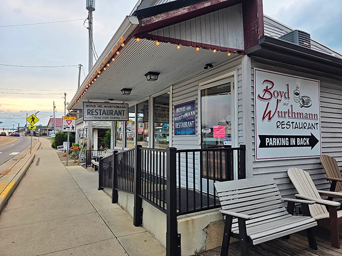 Boyd & Wurthmann: Evening lights welcome weary travelers to this Amish Country staple—like a lighthouse guiding ships to safe harbor, but with pie!