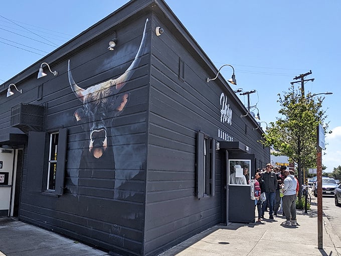 That longhorn mural isn't just decoration—it's a promise Horn Barbecue delivers on. Where Oakland meets Austin, with smoke signals visible from both cities.