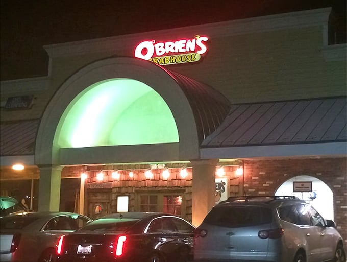 Night falls but O'Brien's Crabhouse lights up. That glowing green arch is like a beacon saying "Fresh seafood this way!"