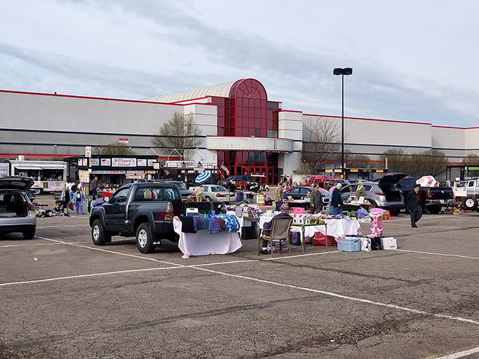 Sunshine and shopping—the perfect combo at Rossi's. Every step brings a new possibility for discovery.