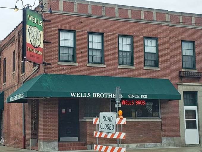 That green awning isn't just decoration – it's a beacon of hope for thin-crust lovers across Racine County.