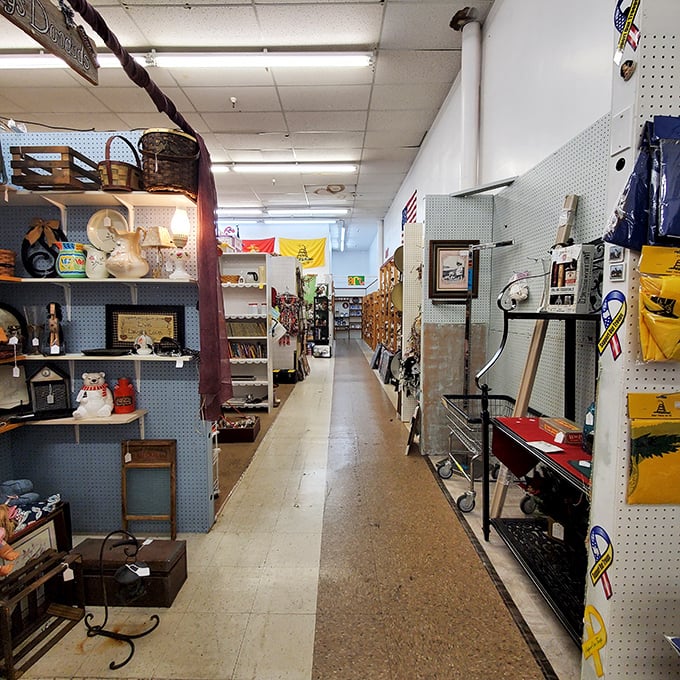 Down the rabbit hole you go! These narrow pathways between vendor stalls are the yellow brick roads of antiquing adventures.