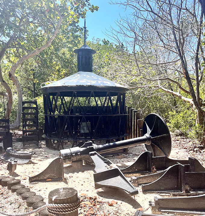 This fascinating display of the lighthouse's mechanical heart reminds us that even in the age of GPS, old-school engineering still inspires awe.