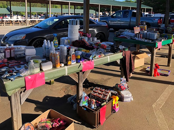 Household essentials or nostalgic treasures? At 161 Flea Market, yesterday's everyday items become today's conversation pieces.