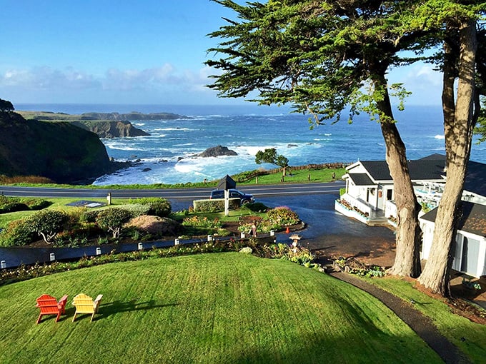 Those Adirondack chairs aren't just furniture—they're front-row seats to nature's greatest show. The Pacific puts on quite a performance here.