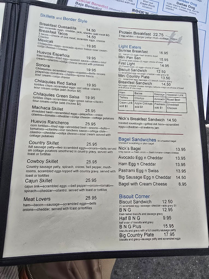 The menu reads like a love letter to breakfast classics. No molecular gastronomy or deconstructed anything—just honest food that understands what morning hunger truly craves.
