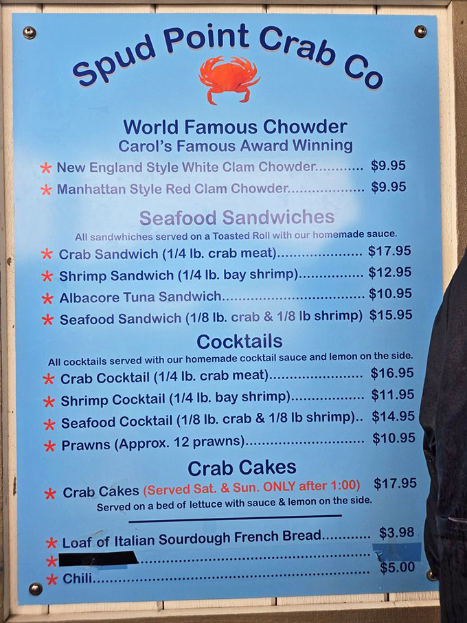 A menu that cuts right to the chase – world-famous chowder, hefty seafood sandwiches, and those weekend-only crab cakes that inspire pilgrimages. 