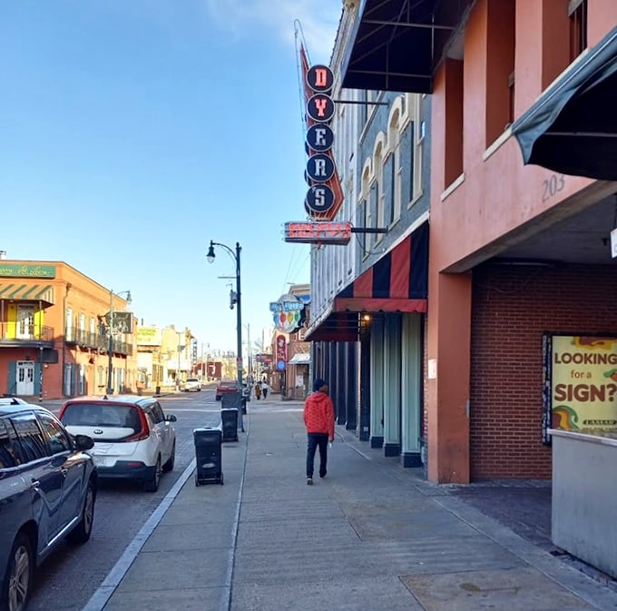 Dyer's red-topped burger sanctuary on Beale Street – where century-old cooking oil creates flavor that blues legends sing about.