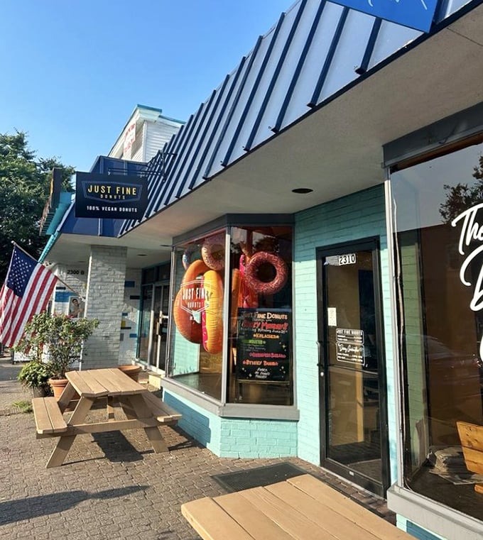 Just Fine Donuts rocks that teal storefront like it's saying "we're not just another pretty façade." Del Ray's sweetest little corner!