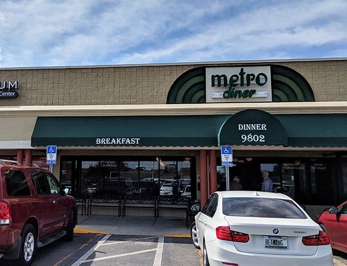 Metro Diner's art deco style says "we're fancy" but their portions say "we're family."