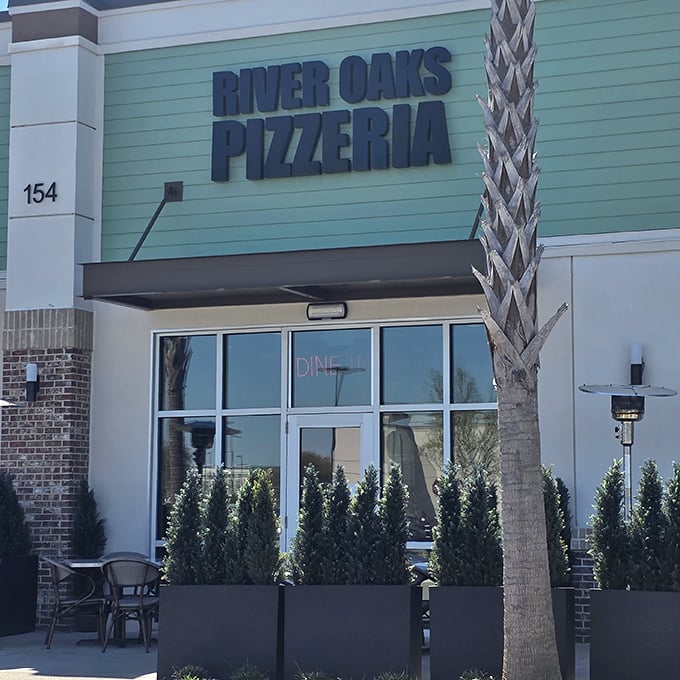 River Oaks' mint-green facade is like a beacon of pizza hope amid palm trees – a local oasis away from tourist traps.
