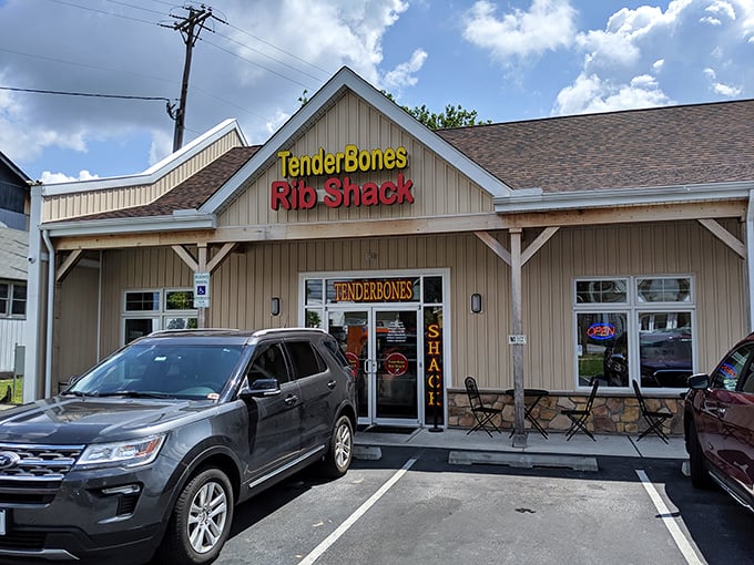 TenderBones keeps it simple outside – because inside, those ribs are doing all the talking.