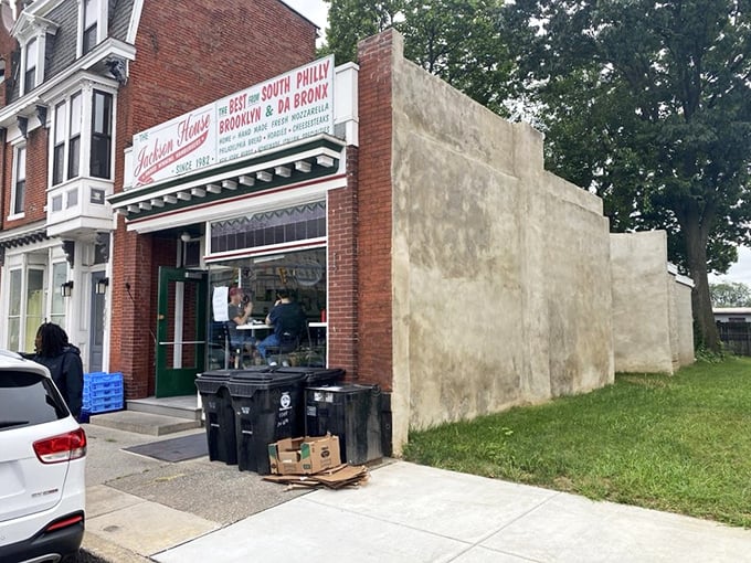 Jackson House's unassuming storefront hides in plain sight – the burger equivalent of Clark Kent's glasses.