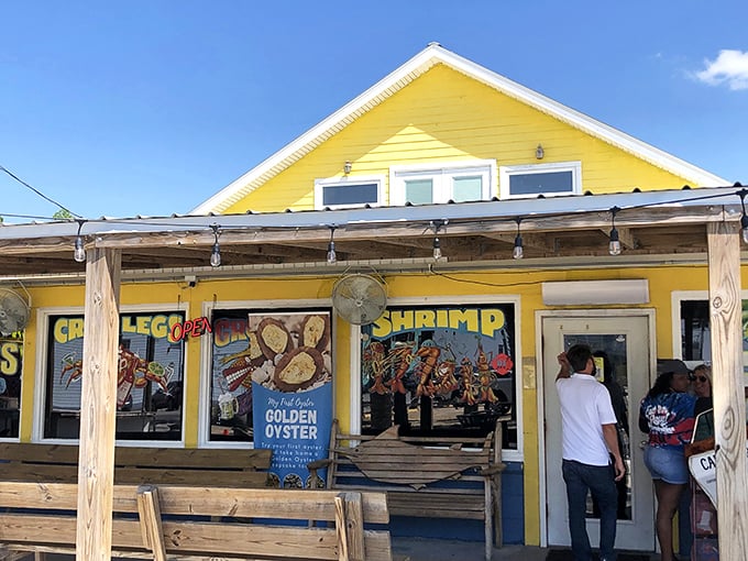 Those colorful signs aren't lying – Hunt's serves up oysters that taste like the ocean bottled its best flavors just for you.