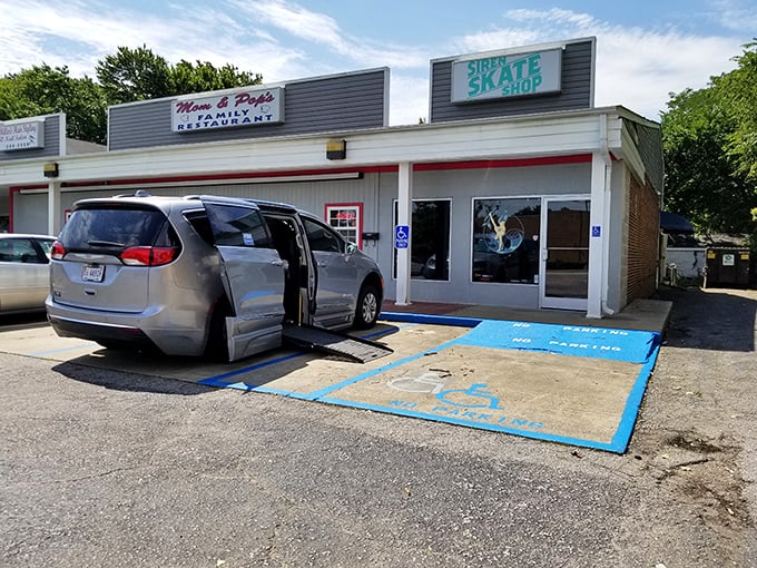 Two neighboring shops, one big promise: family recipes that'll make you forget all about those chain restaurant disappointments. 