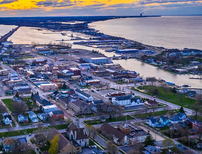 Winter or summer, Port Clinton's lakeside homes stand sentinel to Erie's moods—sometimes serene, sometimes dramatic, always beautiful.