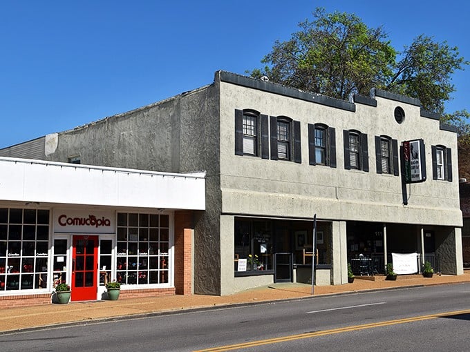 This historic Kirkwood building houses pizza that would make a native New Yorker nod in approval—no subway ride required.