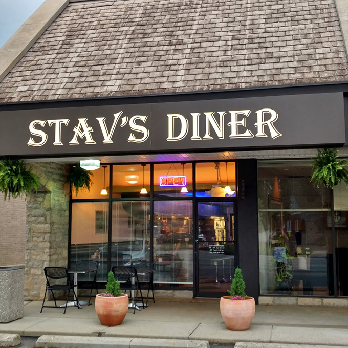 Stav's Diner (Columbus): Evening glow bathes Stav's welcoming entrance – those hanging plants aren't the only things thriving in this beloved breakfast spot.