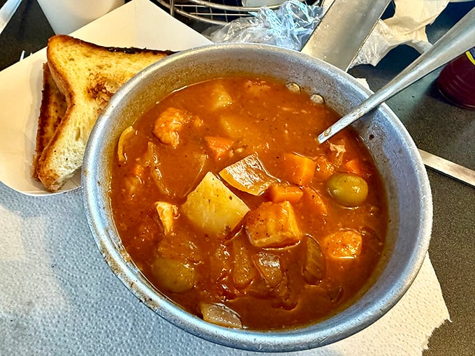 Behold the star attraction: a bowl of chowder that would make New Englanders weep with jealousy. That Texas Toast isn't just a sidekick—it's essential equipment.