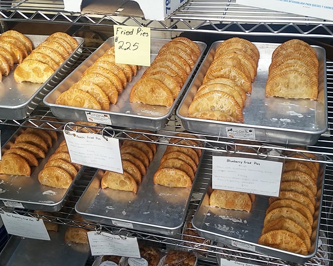 Fried pies that would make your grandmother both jealous and proud – golden half-moons of fruit-filled perfection waiting to be discovered.