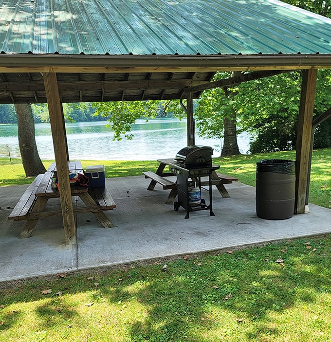 This lakeside shelter practically begs for family picnics and lazy summer afternoons. Just add friends, food, and absolutely no urgent emails.