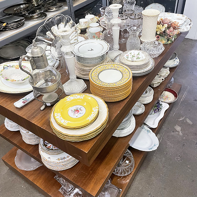 Dish paradise! Those yellow-rimmed plates aren't just dinnerware – they're conversation starters waiting to elevate your Tuesday night spaghetti.